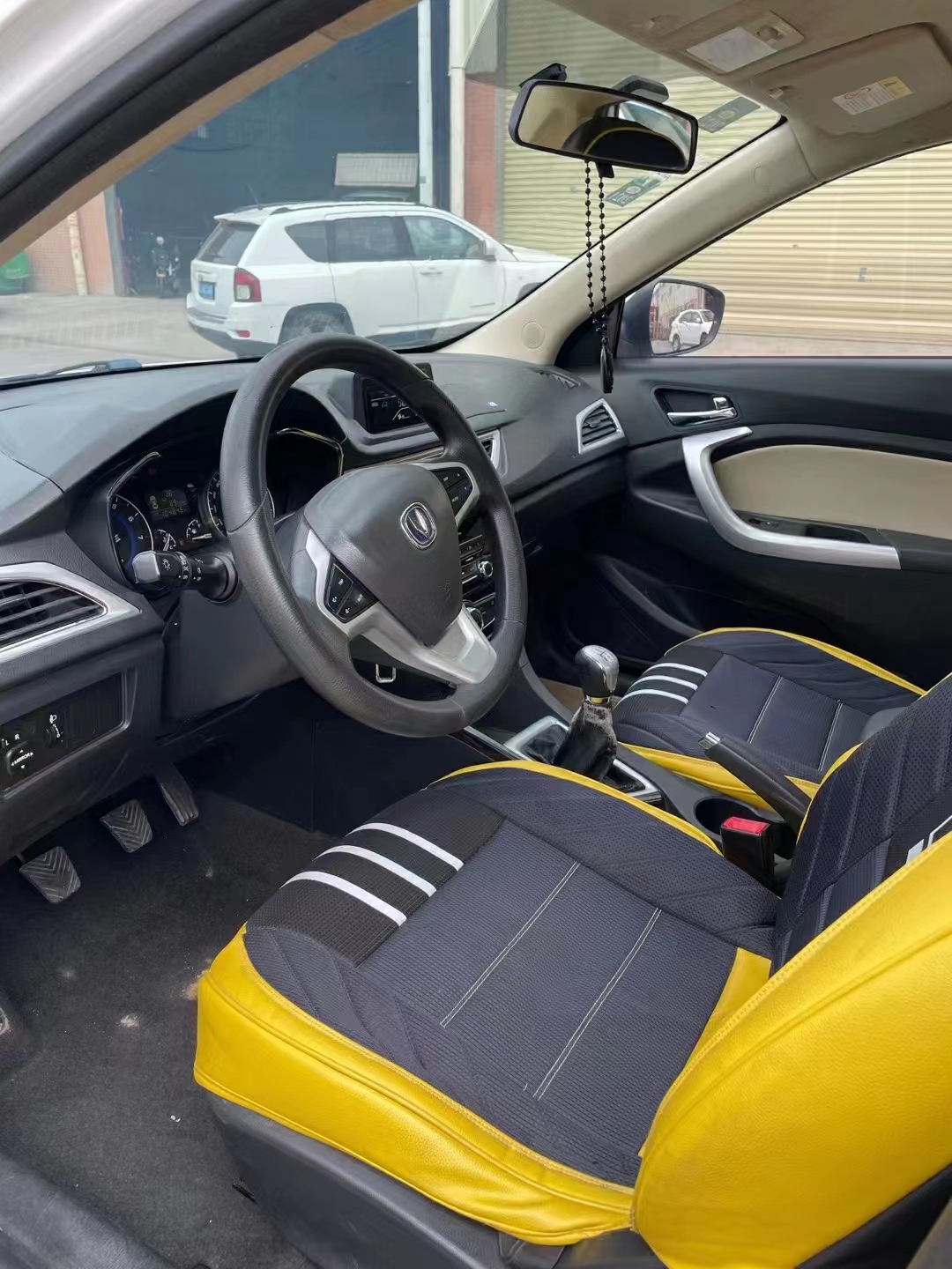 悦翔V7 2016款 1.6L 手动乐尚型 国V-佛山债务抵押车