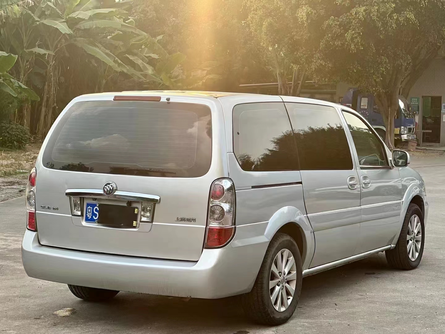 别克GL8 2014款 2.4L 舒适版-正规抵押车网站