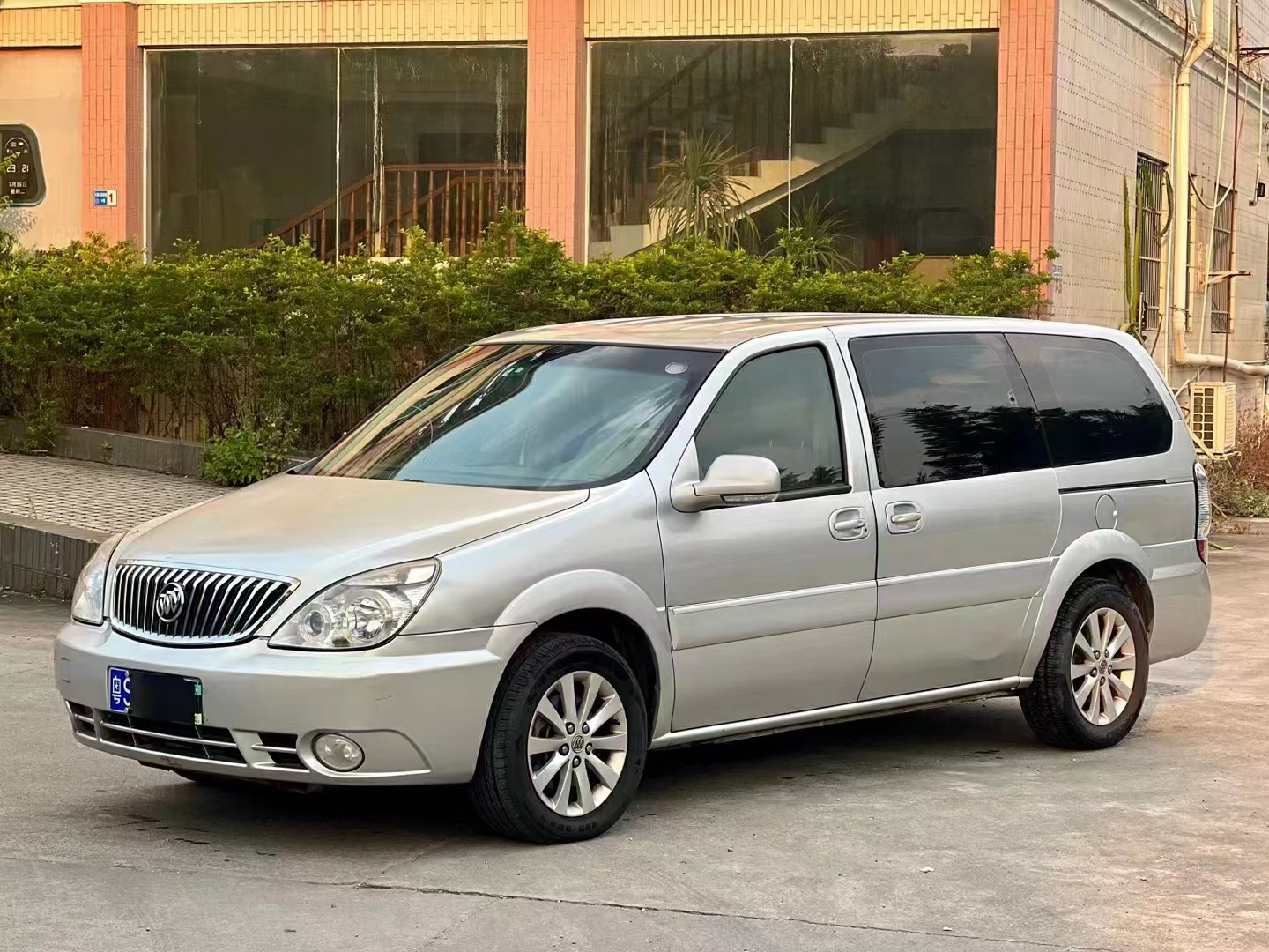 别克GL8 2014款 2.4L 舒适版-正规抵押车网站