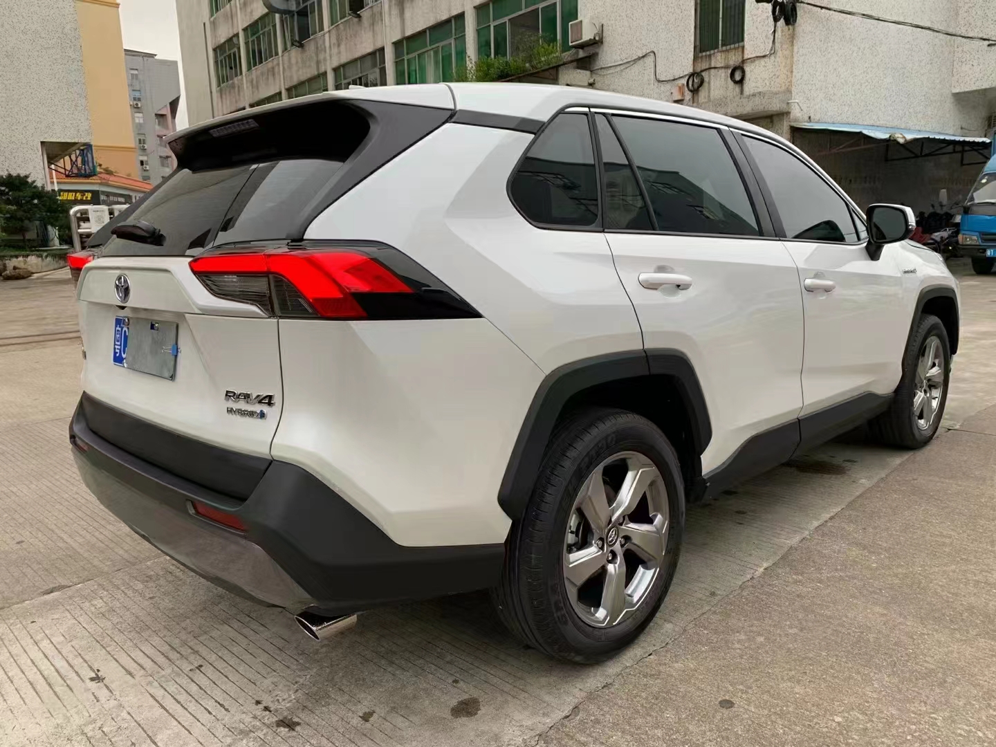 RAV4荣放 2021款 改款 双擎 2.5L CVT两驱精英版-湛江汇典抵押车出售信息网