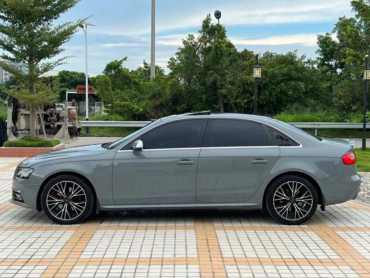 奥迪A4L 2013款 35 TFSI 自动标准型-一手抵押车资源-汇典抵押车