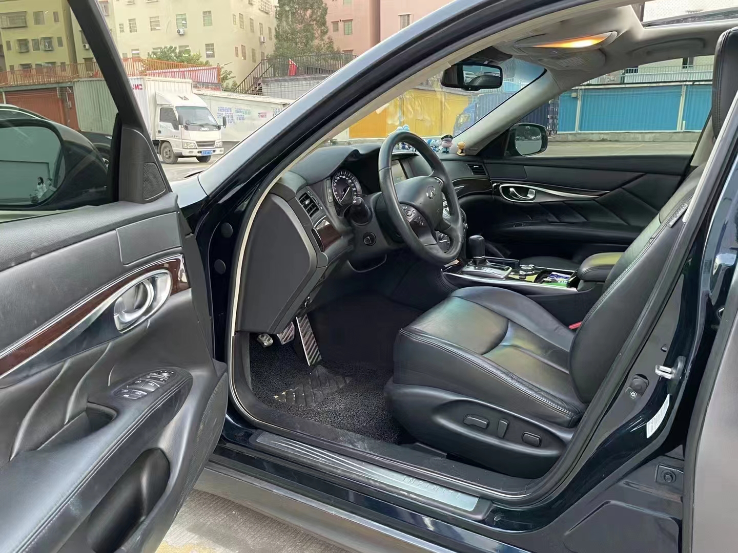 英菲尼迪Q70 2017款 Q70L 2.5L 精英版-佛山哪里有出售抵押车