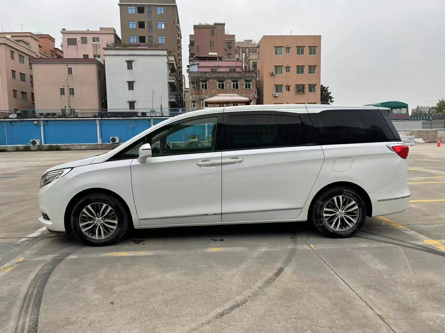 别克GL8 2017款 ES 28T 旗舰型 国V-恩平市一手正规抵押车买卖