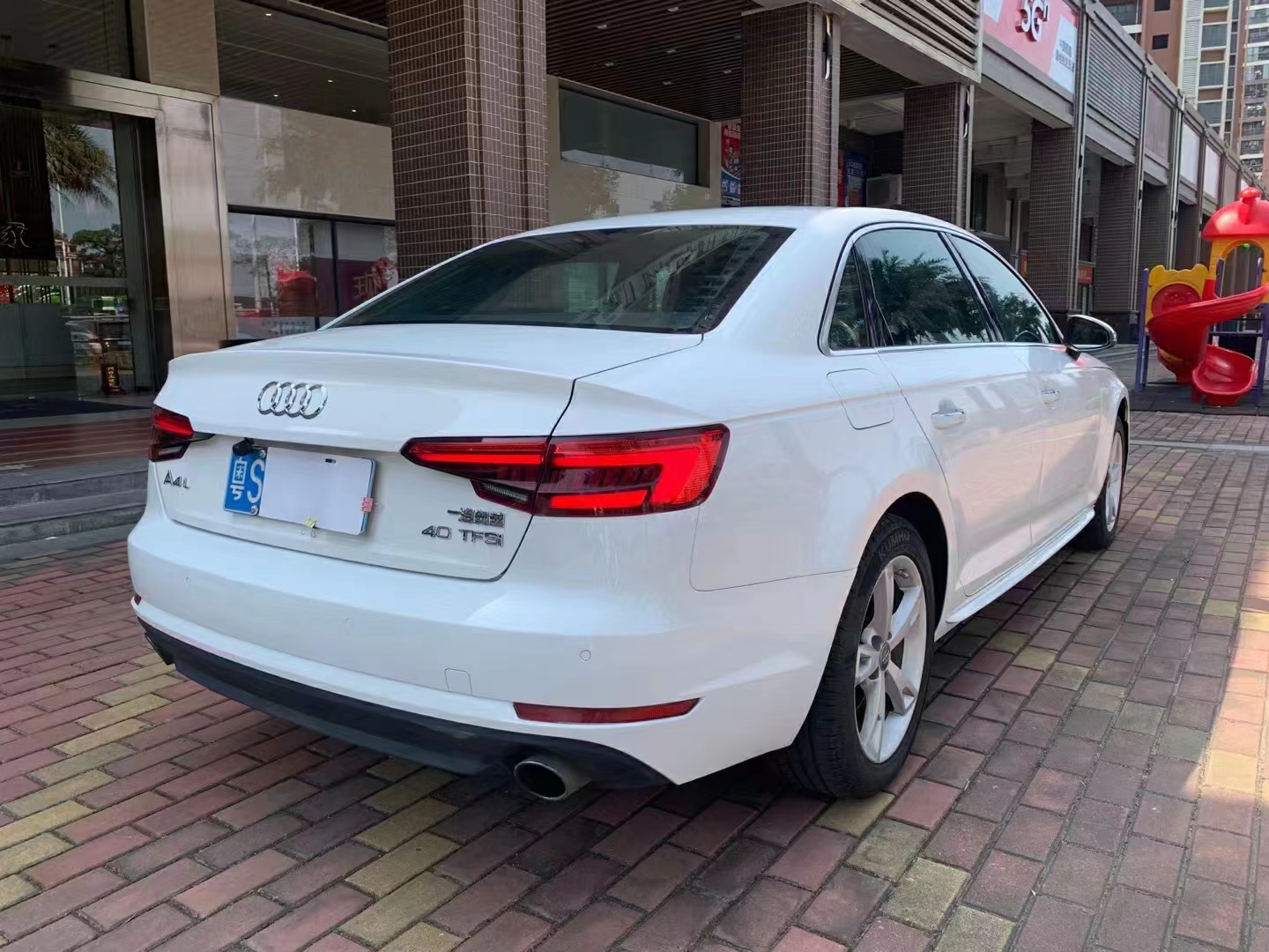 奥迪A4L 2017款 40 TFSI 时尚型-如何能买到抵押车-汇典抵押车