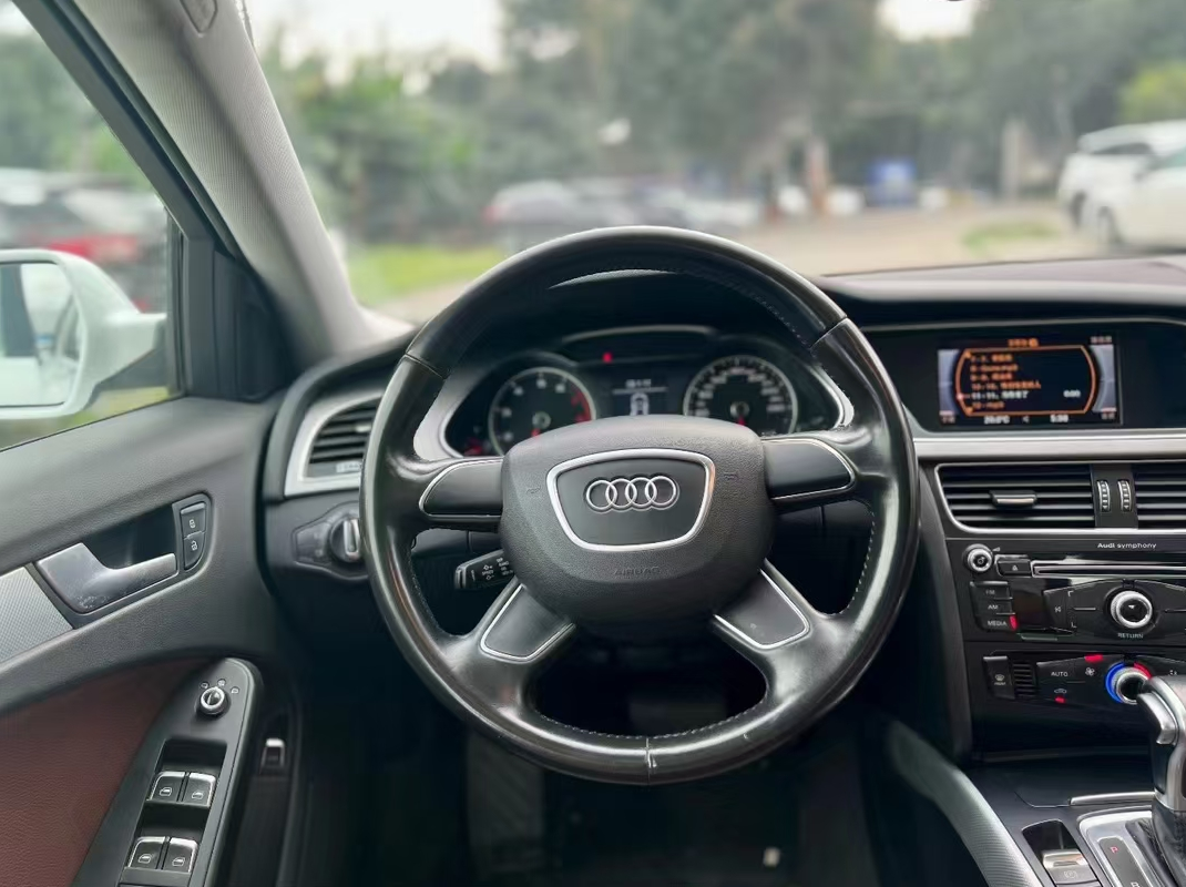 奥迪A4L 2016款 30 TFSI 典藏版 自动舒适型-抵押车实体店-汇典抵押车平台